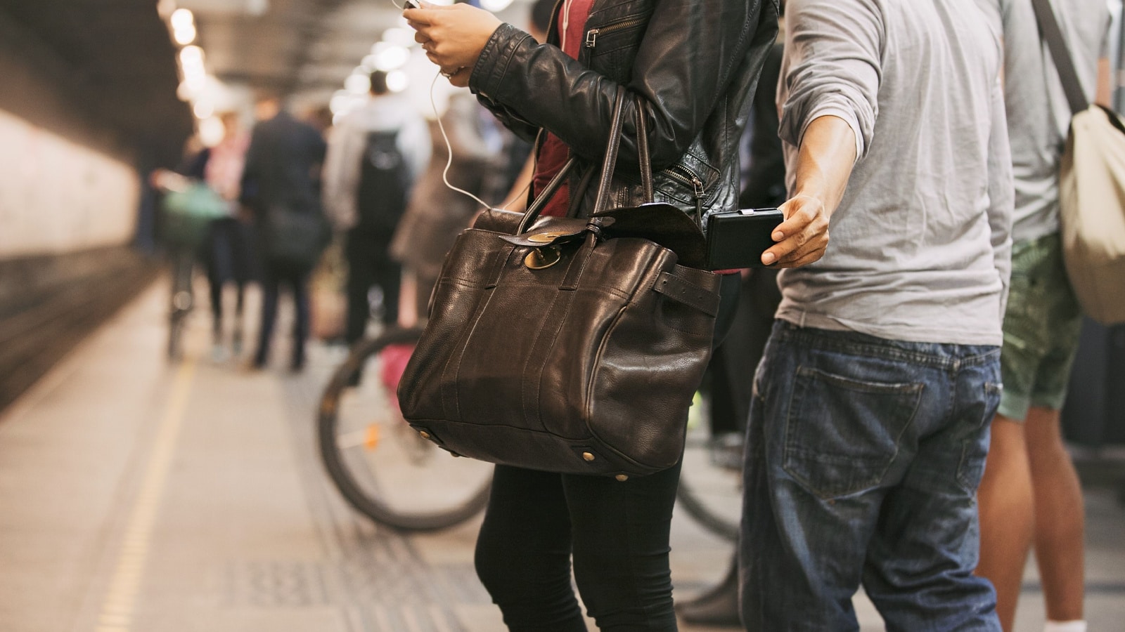 7 Strategies for Avoiding Pickpockets on Your Next Vacation - Partners ...
